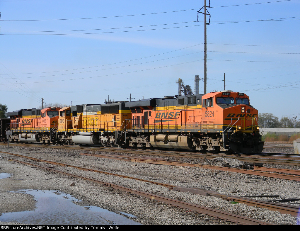 BNSF 5824